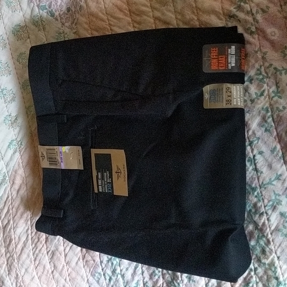 Dockers | Pants | Nwt Dockers Iron Free Khaki Pants D2 Straight Fit ...